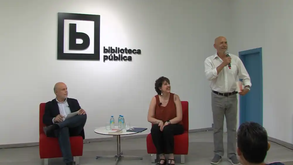 ⭐️Presentada la última novela de la escritora Delma T. Martín, ‘Treinta ...